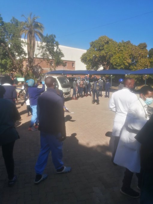 Chaos as Zim doctors, nurses embark on strike | Humanitarian post
